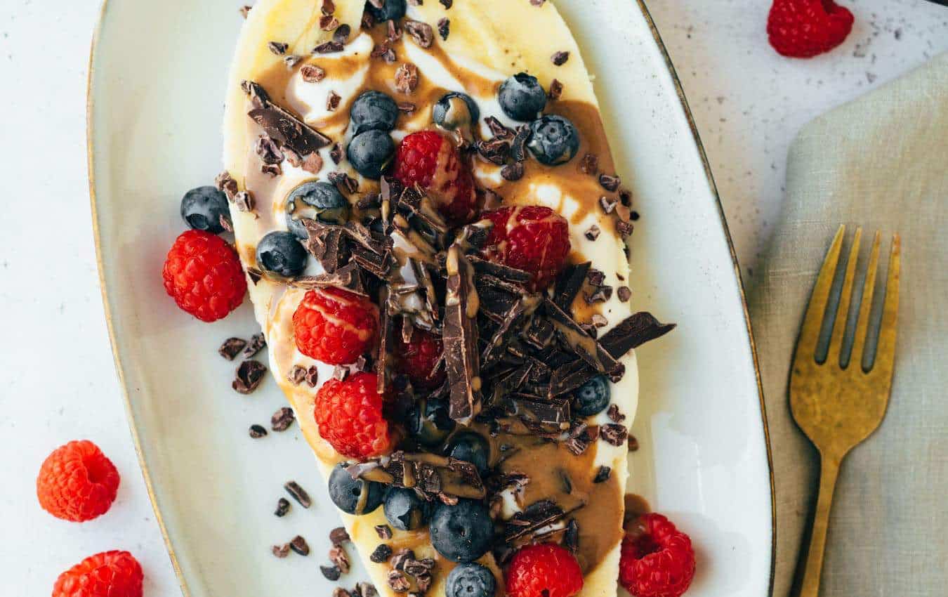 Vegan Raw banana split (5 minutes) — VEGANE VIBES