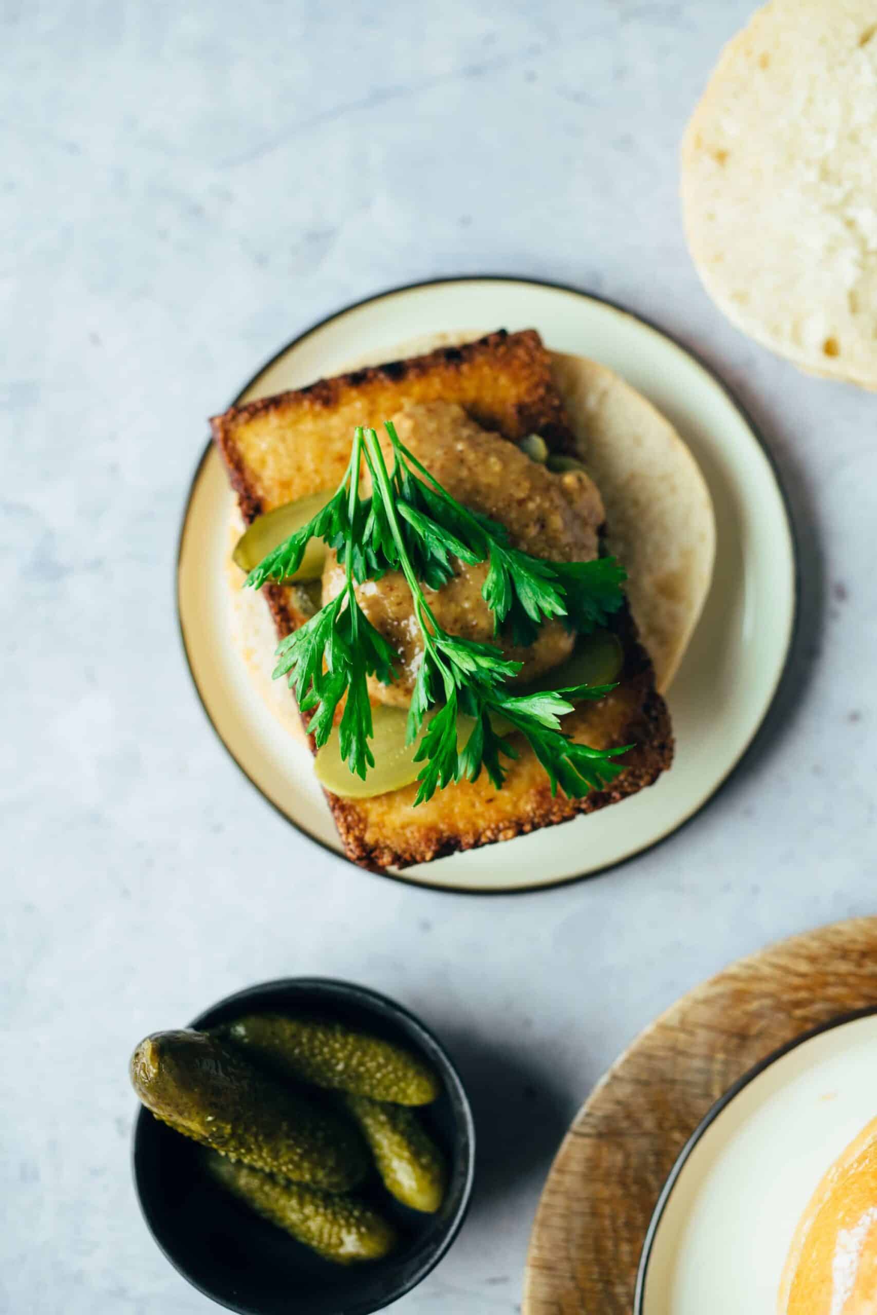 Vegan Leberkas Semmel (10 minutes) — VEGANE VIBES