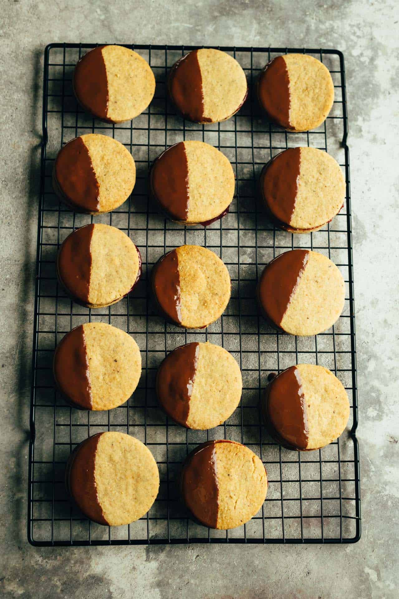 Hazelnut taler with jam filling (40 minutes) vegan — VEGANE VIBES