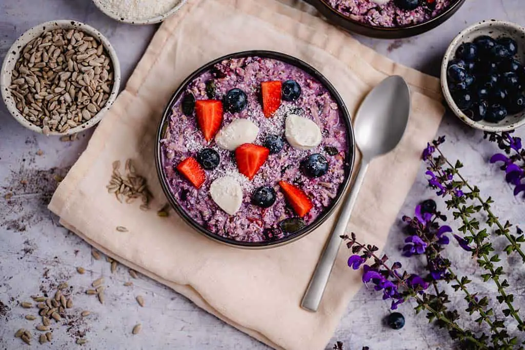 Blueberry Coconut Bircher Muesli — VEGANE VIBES